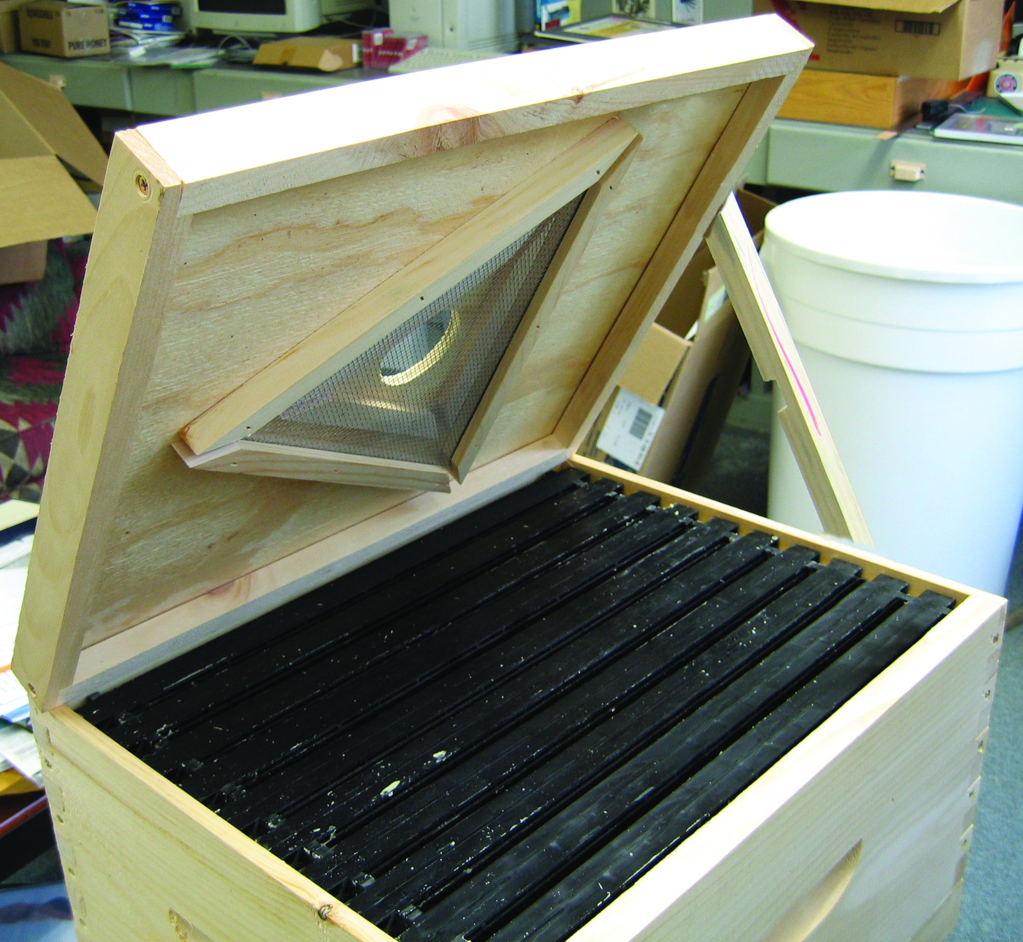 Triangle Escape Board - 10 Frame — Wood's Beekeeping Supply & Academy